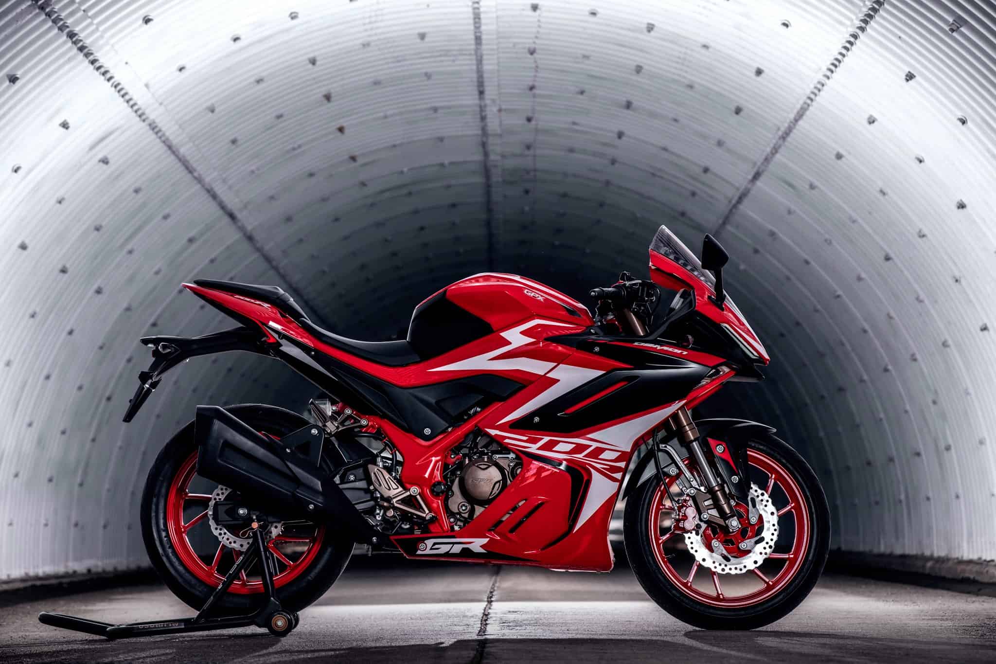 Coming Soon! 200cc Fuel Injection Sports Bike GPX Demon GR200R - GPX ...